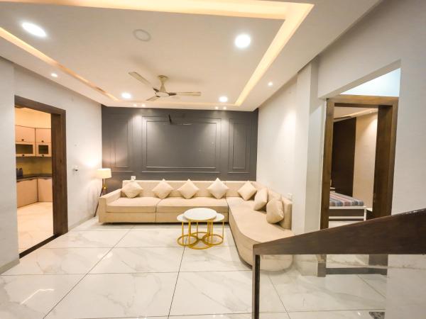 Villa Vista - 3bhk Villa With Penthouse & Private Bathtub - Indore