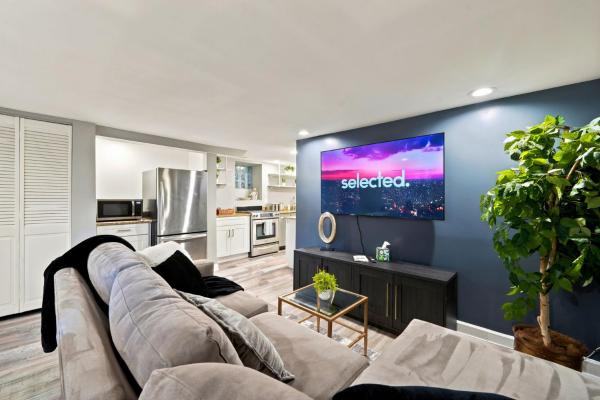 River West Retreat 2 Bedroom Garden Unit - Lincoln Park - Chicago