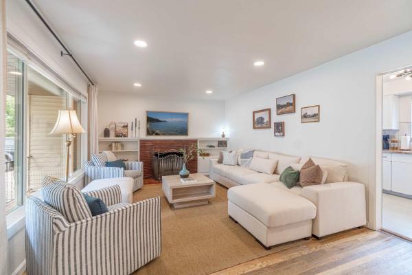 4br Home W Hot Tub Grill Foosball & Cornhole - Reno, NV