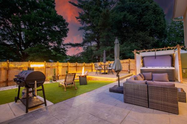 Wellness On Walnut – Hot Tub & Fire Pit Suite - Winston-Salem, NC