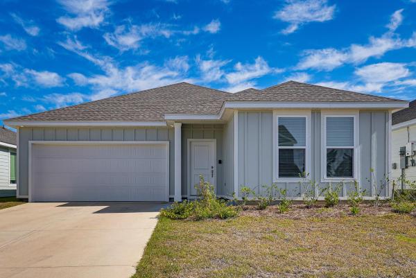 Private Yard & Patio! Modern Home In Panama City - Panama City, FL
