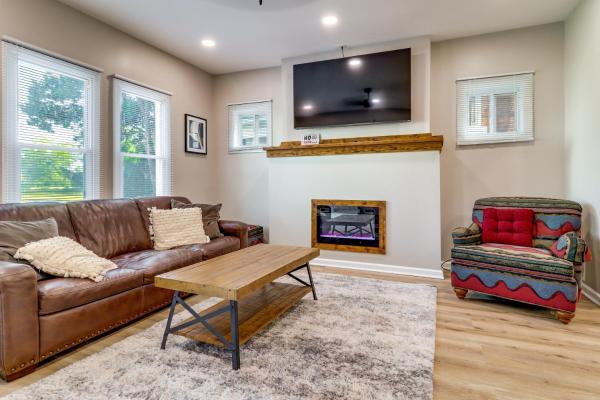 Family-friendly Detroit Duplex: Walk To Parks! - Warren, MI