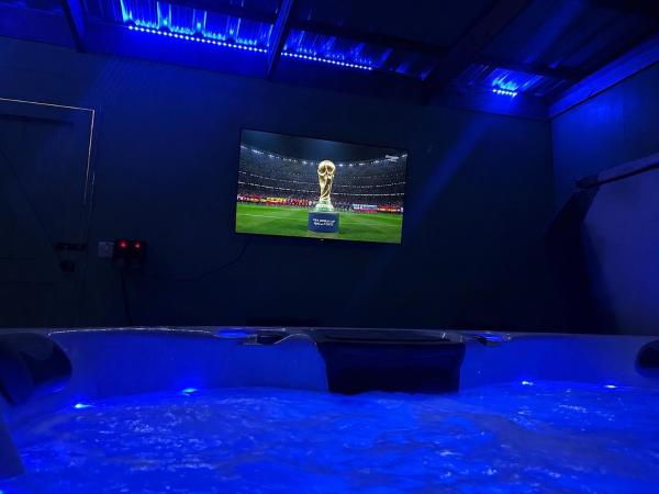 Romantic Getaway With Private Hot Tub - Belfast