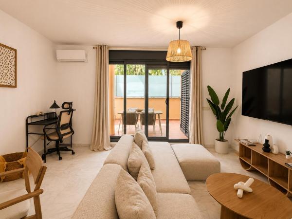 Apartamento Con Terraza Y Piscina En Puerto Marina - Mistral - Benalmádena