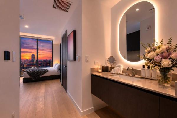 Luxury E11even Residence Pool Beach Club & Gym - Miami Beach, FL