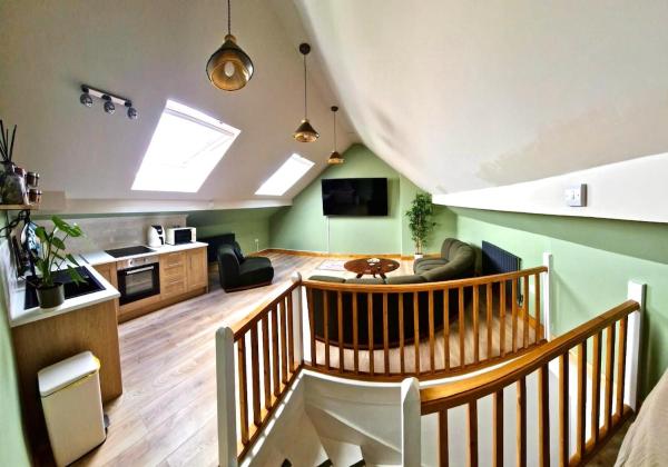 Artist-designed Japanese Loft With Home Cinema - Chesterfield