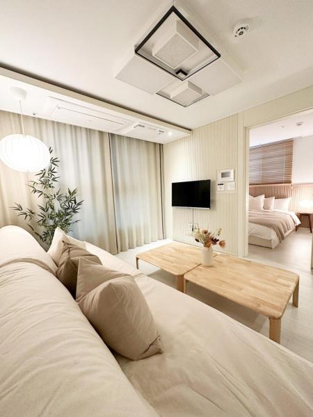 Spacious 2br 3br Suite Near Hongdae Free Parking - Seul