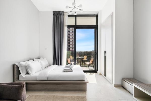 New! Chic V Tower Studio With Balcony & Pool - Dubái