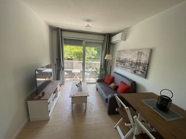 Tres Cruces Area, Terrace And Garage - Montevideo