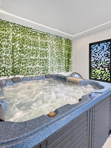 Coastal Sanctuary, Spa, Ev Friendly, Pet Firendly With Fireplace, Wood Provided Just 50m To Kilcunda Beach And 100m To The Ocean View Hotel The Sticks And Copper Door Kitchen Accessibility Friendly - Phillip Island