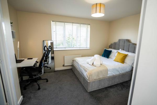3 Bedroom Serviced Home With Ensuite And Work Desk Bilston - Wolverhampton