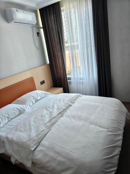 Royal Palace Garden Hotel - Biskek