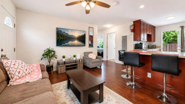 Long Beach 2br - Near Beach Driveway Parking - ガーデナ, CA