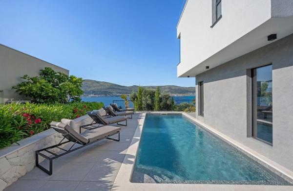 Villa Moderno Seaview Heated Pool - Seget Vranjica