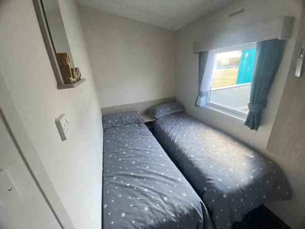 Declan 3 Bedroom Caravan Sleeps 6 -Balcony & Patio - Rhyl
