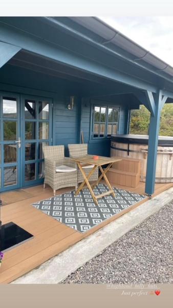 Lazy Days Cabin Plus Hot Tub - Loch Ness