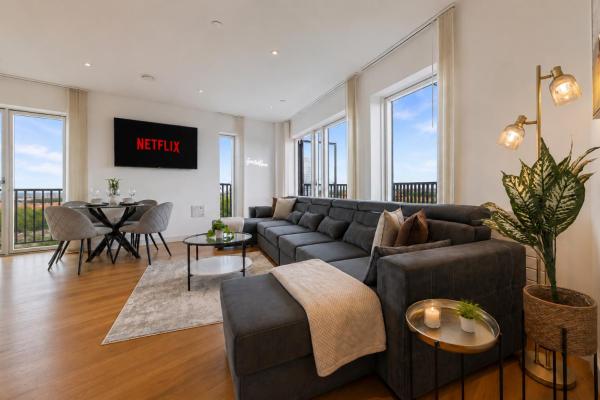Sunlit 2br London Flat - Sleeps 8 - Near O2 - Ilford