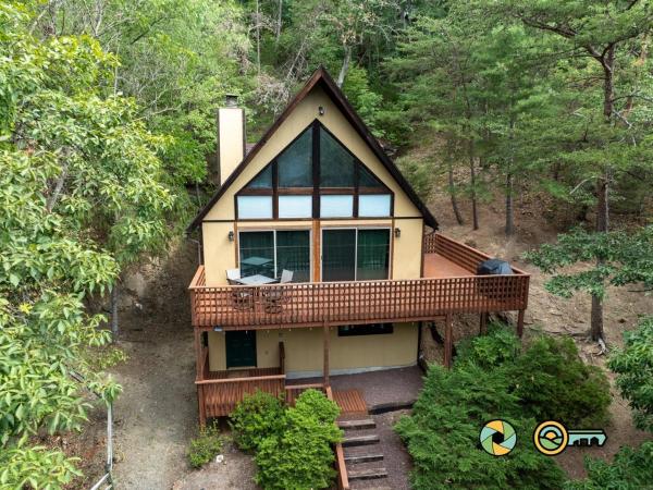 673 Killmon Road: So-close Chalet - Virginia