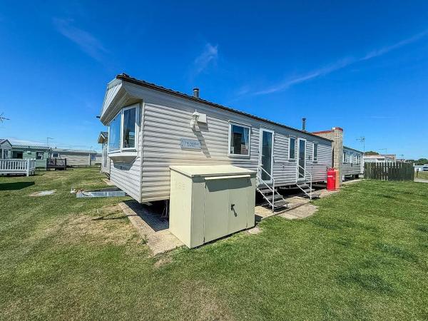 Lovely 6 Berth Caravan At Naze Marine Holiday Park In Essex Ref 17003c - Walton-on-the-Naze