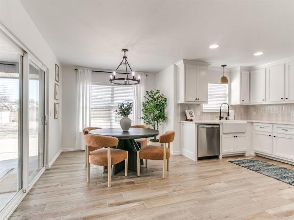 Spacious 3br Okc Home Private Yard, Fireplace & Pet-friendly - Oklahoma