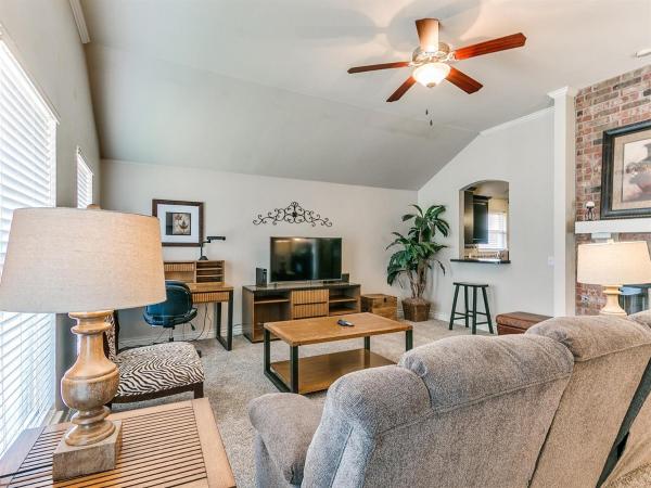 Inviting And Updated Home With A Storm Shelter! - Oklahoma City, OK