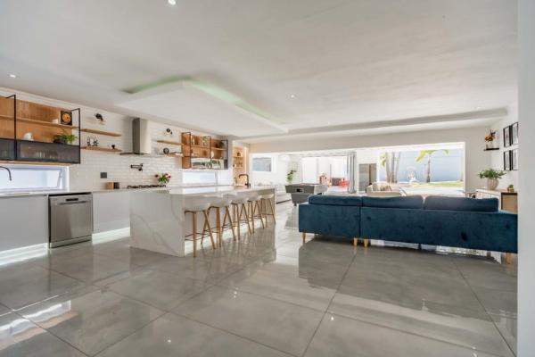 Morden Stylish Villa - Umhlanga