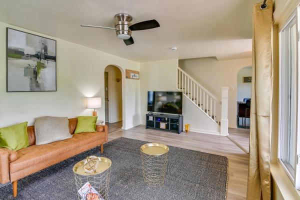 14 Mi To Pittsburgh: Clairton Trailside Retreat - Monroeville, PA