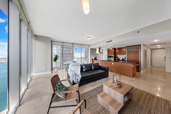 Luxury Condo At Prime Brickell Location - Pinecrest, FL