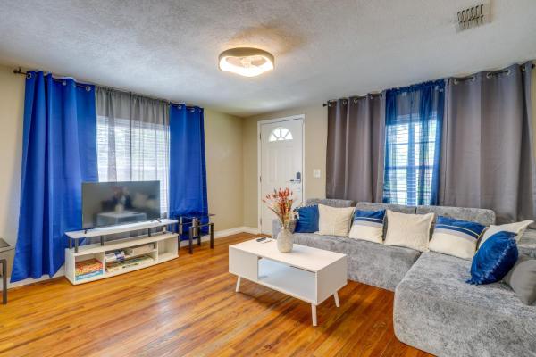 Explore Jax! Convenient Family Home W/ Backyard - Jacksonville, FL