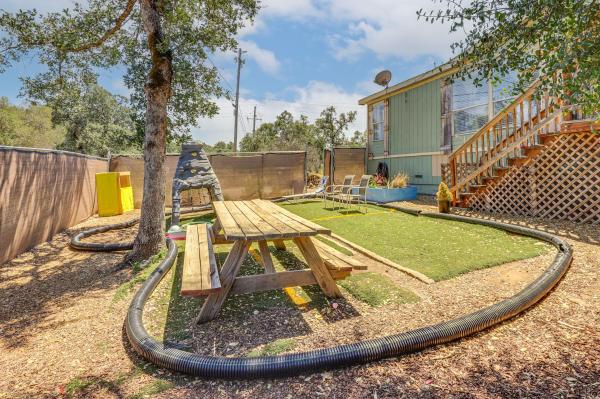 Fun W/ Family! Clearlake Getaway W/ Private Yard - Clearlake, CA
