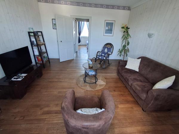 Appartement Proche Des Plages - Cast