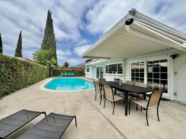 Large Family Pool Home 25 Miles To Disney W/3 King Beds!!! - Anaheim, CA