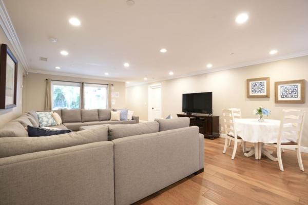 Upscale 6 Bed, 5 Ba, New Pool W/jacuzzi, 1/2 Mile Walk To Disney - Anaheim, CA