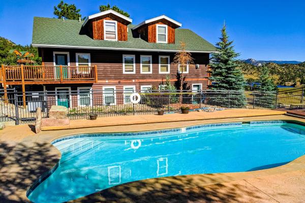 Memorable Mountain Condo With 2 Fireplaces, Lovely Views, W/d, & Pool Access - Estes Park, CO