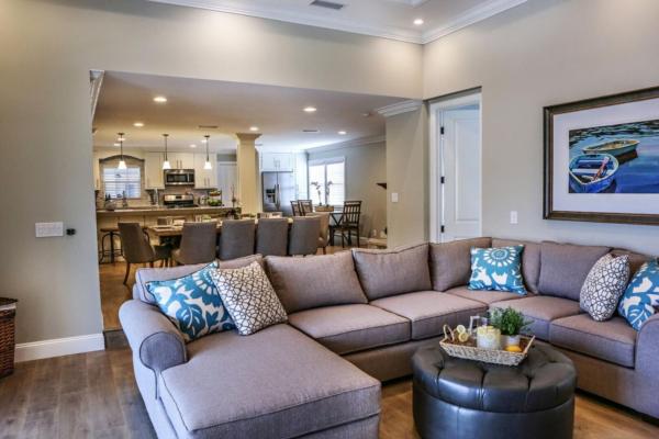Fantastic 6 Bedroom 4 Bath Pool Home - Anaheim, CA