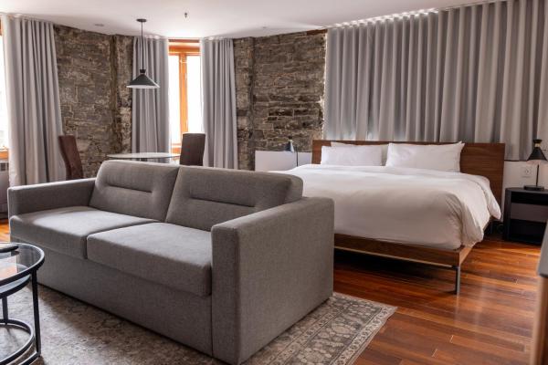 Auberge Du Vieux Port By Gray Collection - Brossard