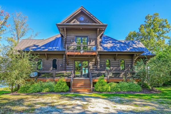 Lakefront Cabin W/ Hot Tub, Boat Dock, Wifi, A Game Room & Firepit - Dogs Ok - Lake Anna, VA