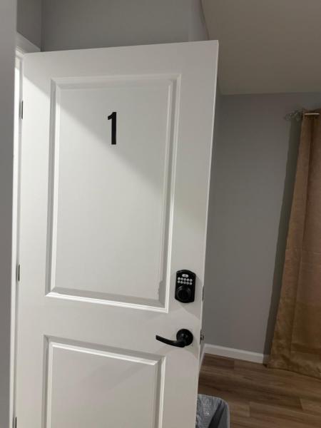 Evergreen Stylish Newly Updated Apartment - Newark, NJ