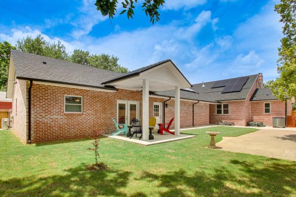 Walk To Ou! Centrally Located Game-day Getaway - Norman, OK