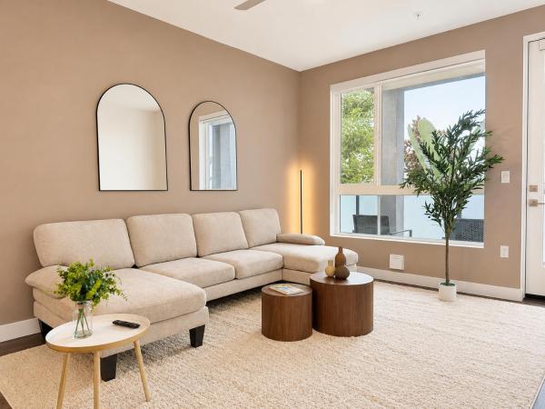 Modern Retreat 10 Min From Disneyland With Pool & Gym - Huntington Beach, CA