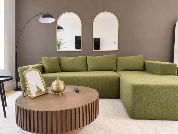 Luxe Deco Haven With Pool, Gym & Parking Close To Disneyland - Irvine, CA