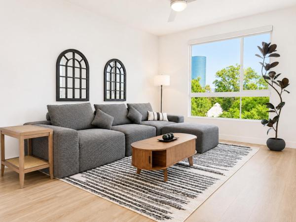Stunning Haven With Pool Gym Parking Close To Disneyland - Irvine, CA