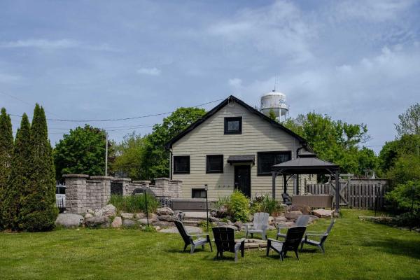 Beach Street Escape - Hot Tub And Steps To Beach St-2020-0311 - Prince Edward County