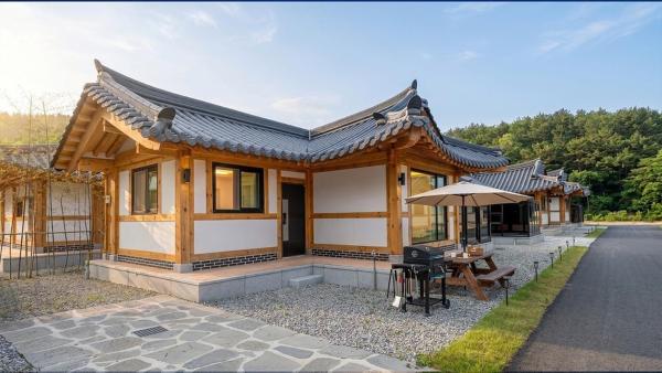 Gangneung Harang Hanok Pool Villa - 江陵