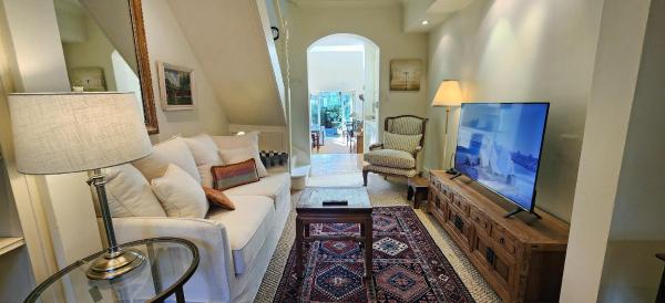 Paddington Central Sydney - Sunlit Courtyard - Rosebery