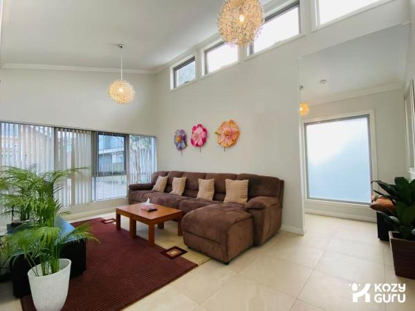 Kozyguru | St Peters | Beautiful 3 Bedroom House - Burwood