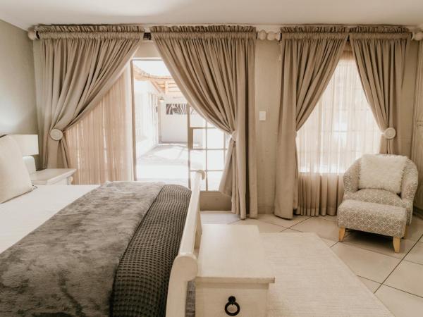 Decollage Estate - 