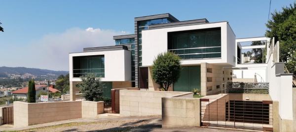 Moradia Lux Rr Com Piscina - Rebordosa