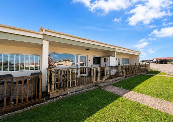 Chalet For Hire At Rainbows End Near A Beautiful Norfolk Beach Ref 31039r - Sea Palling