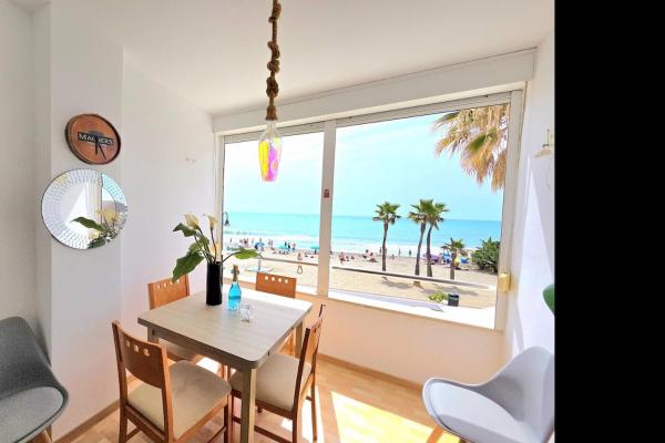 Wake Up To Panoramic Sea Views Beachfront On Torremolinos Promenade 2 Bed 1 Bath Apartment By Namasteelite - Torremolinos